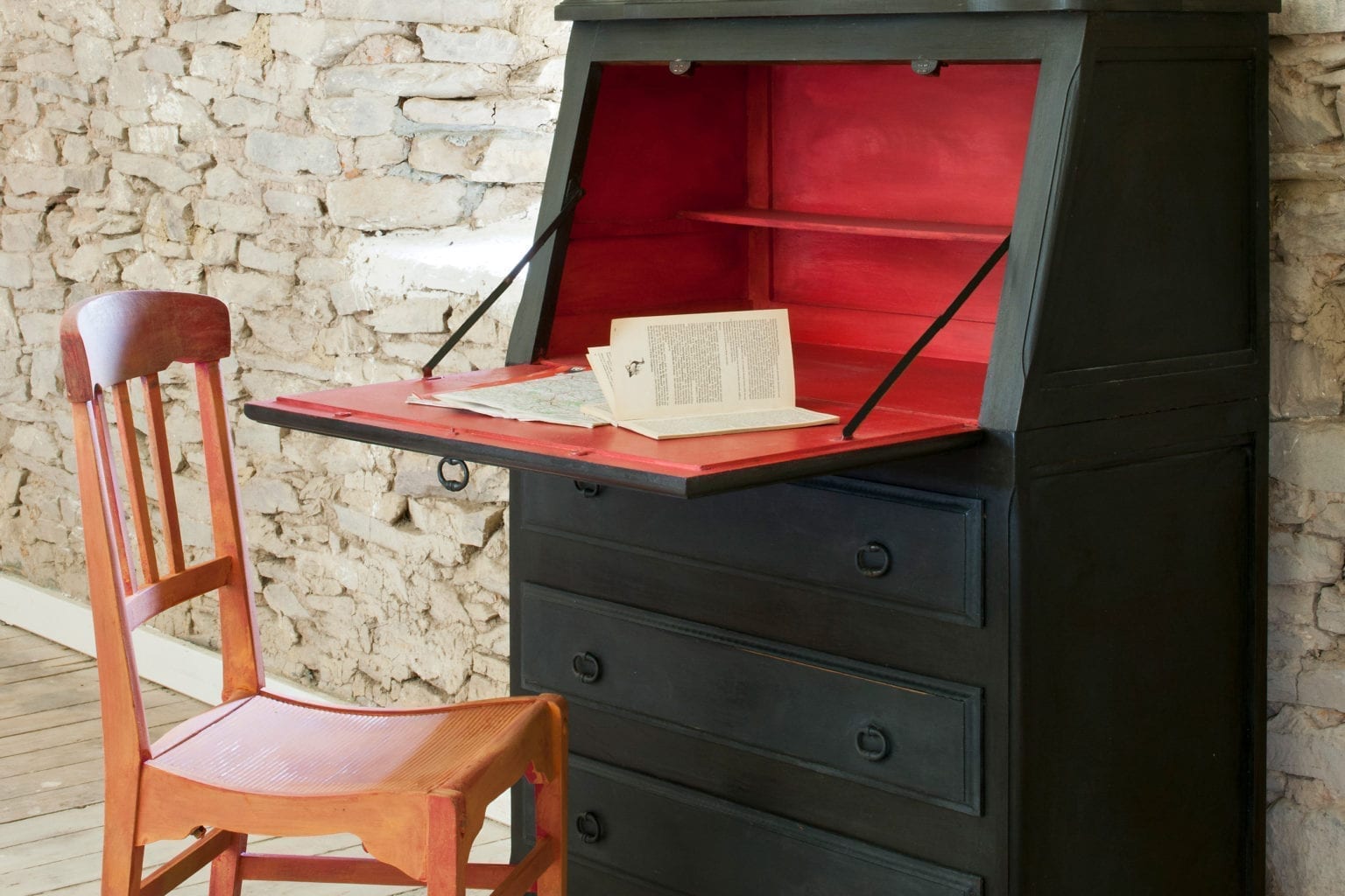 How to Get a Smooth Finish with Chalk Paint® - Techniques | Annie Sloan