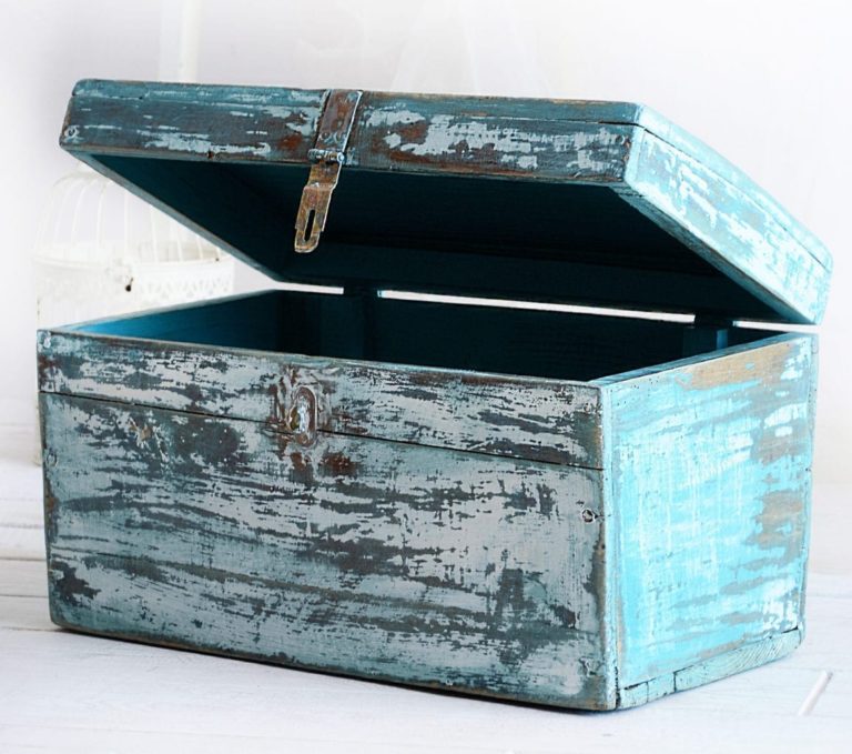 Blue Sea Trunk by Agnieszka Krawczyk | Annie Sloan