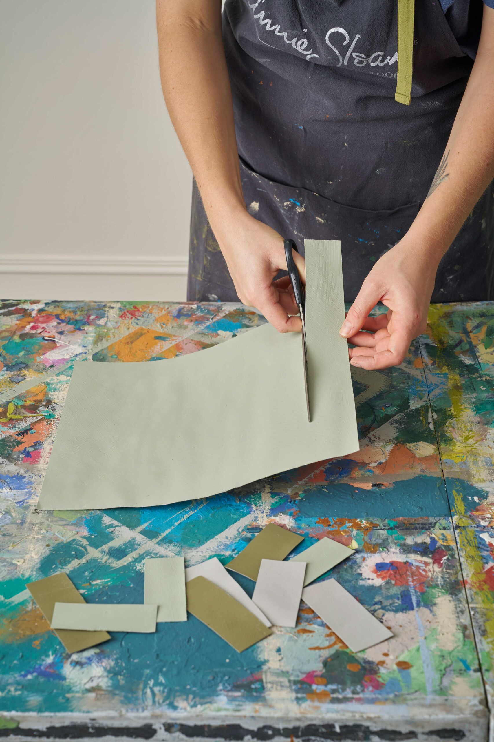 DIY Chalk Painted Christmas Bunting Project | Annie Sloan