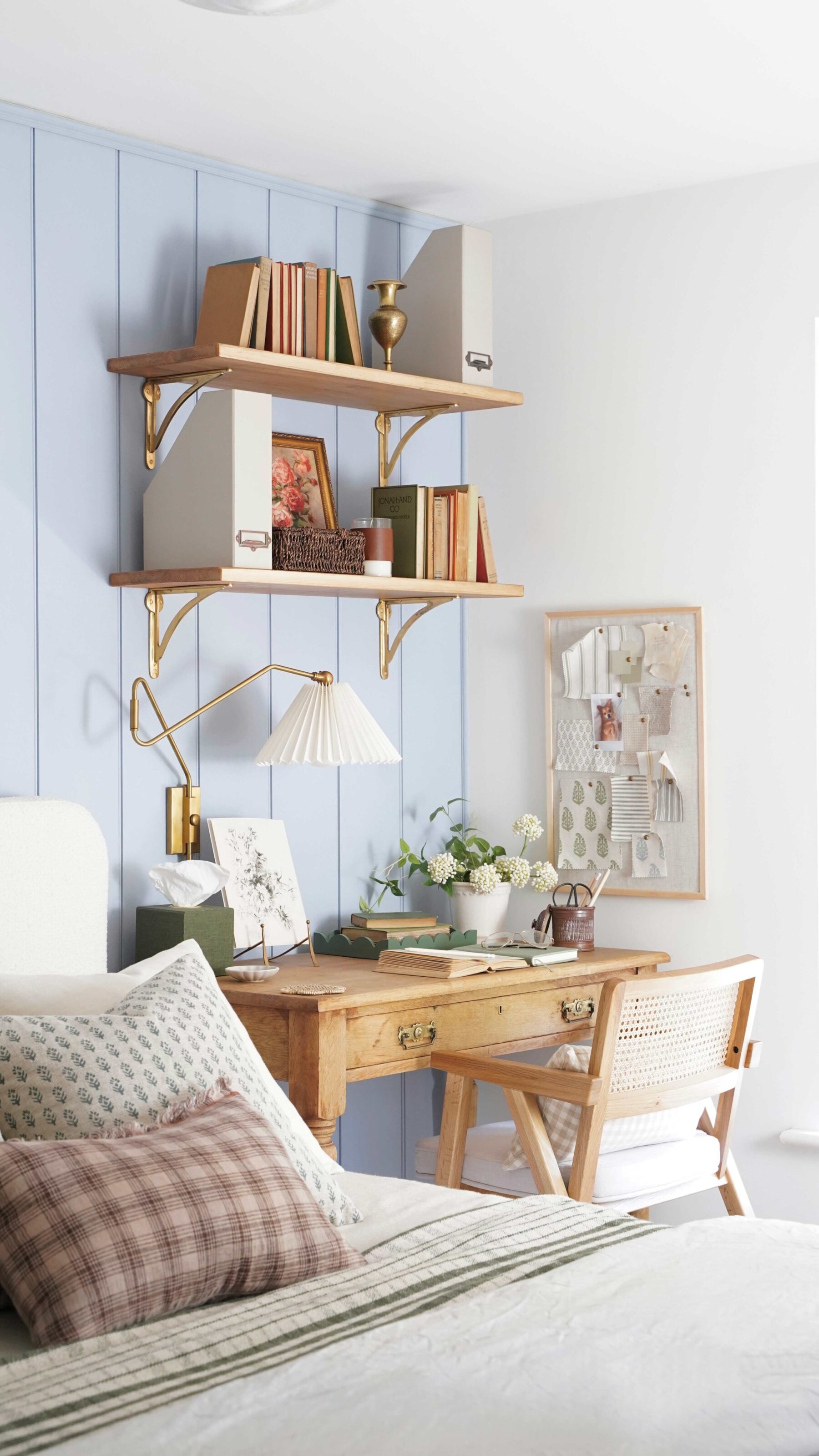 Pastel Blue CHALK PAINT™ | Louis Blue | Annie Sloan