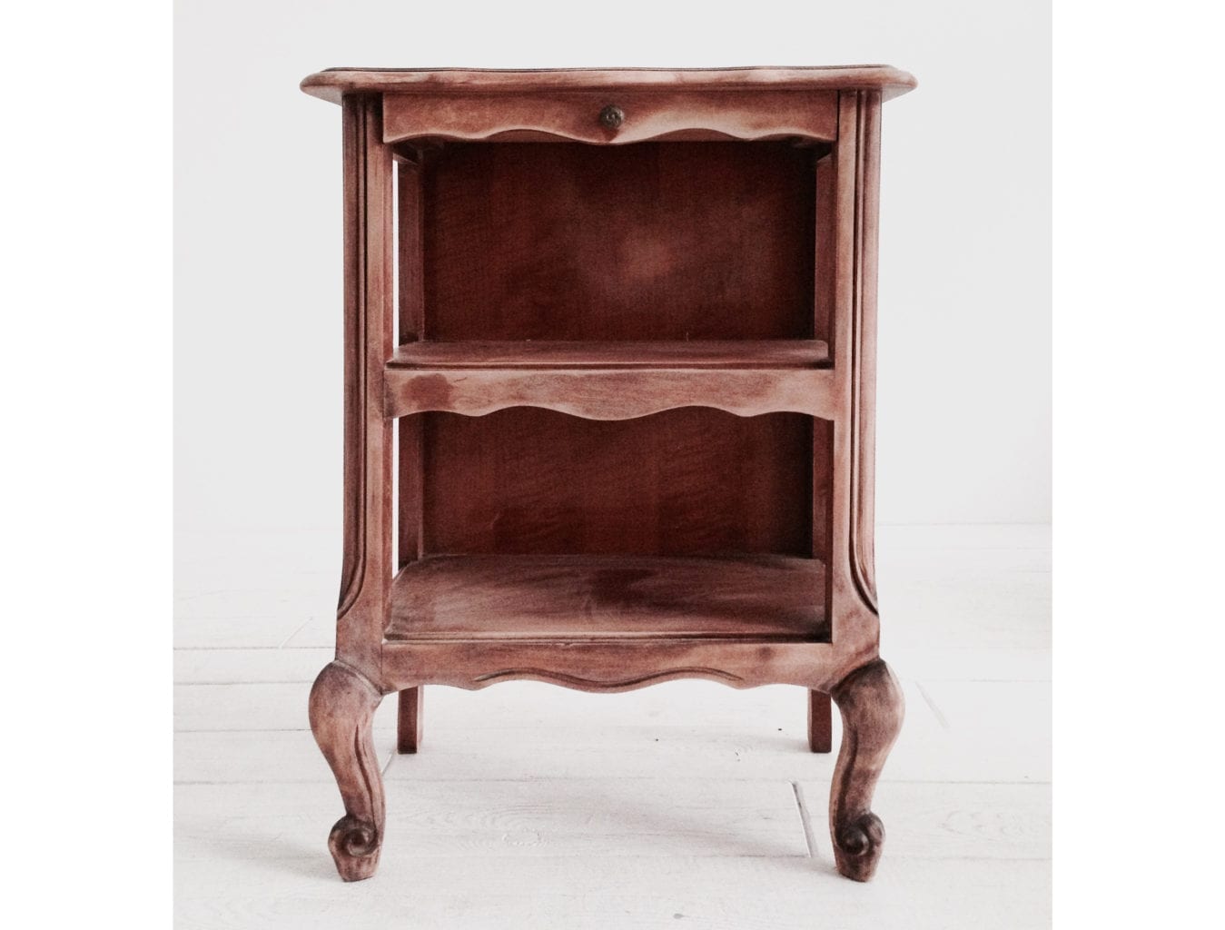 Old Violet Side Table by Agnieszka Krawczyk | Annie Sloan