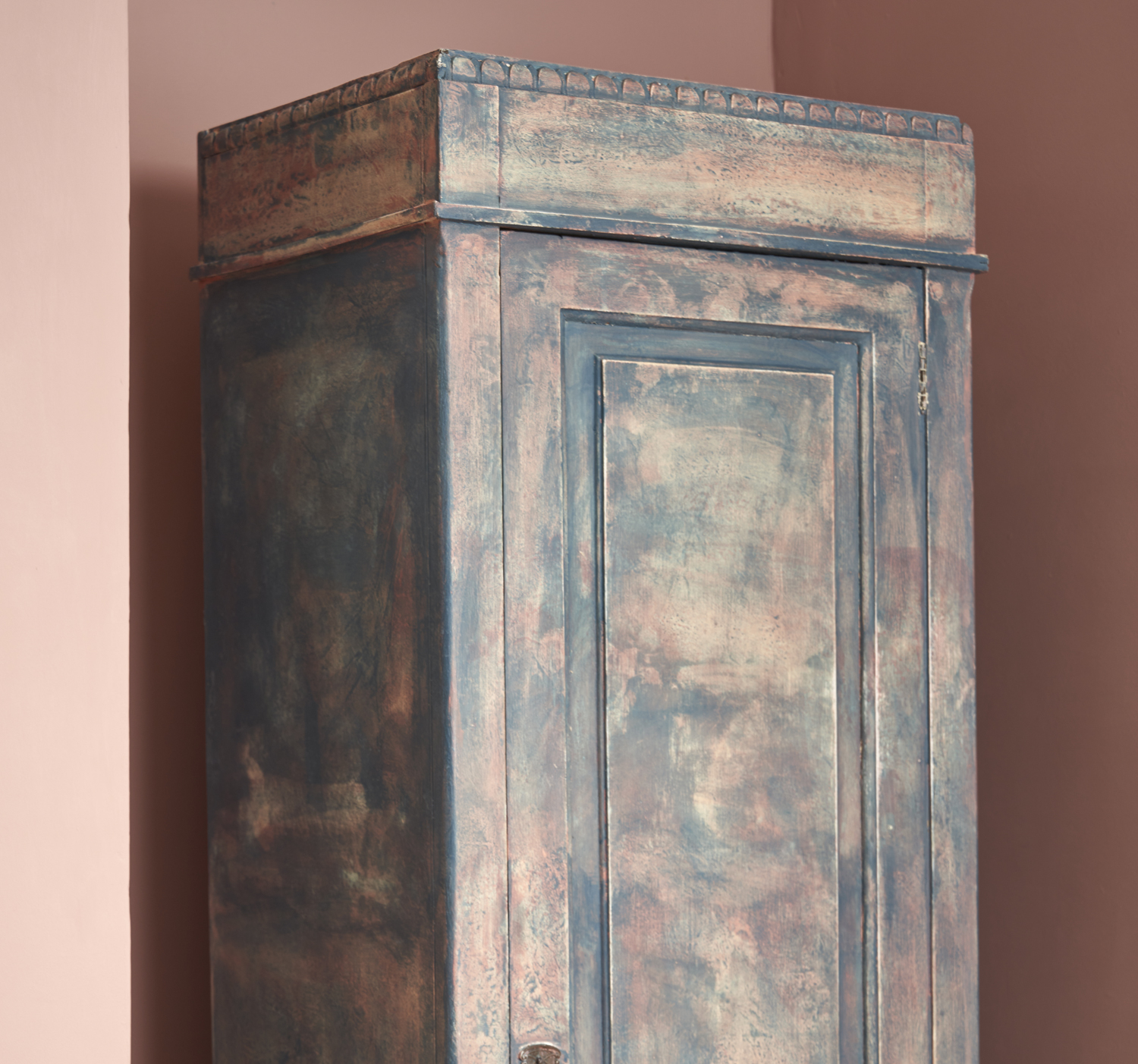 How To: Create a rustic finish with Frottage | Annie Sloan